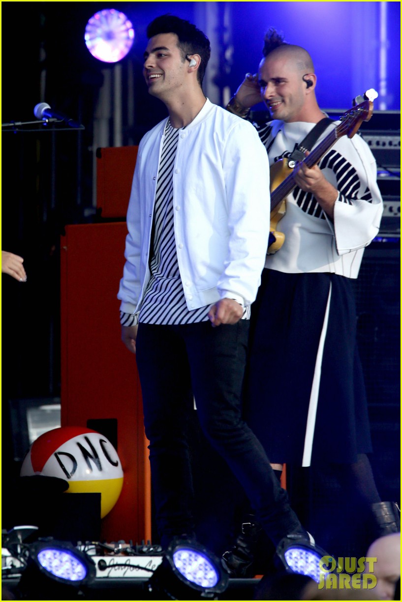 DNCE Rocks Out for Performance on 'Jimmy Kimmel Live!' | Photo 965456 ...