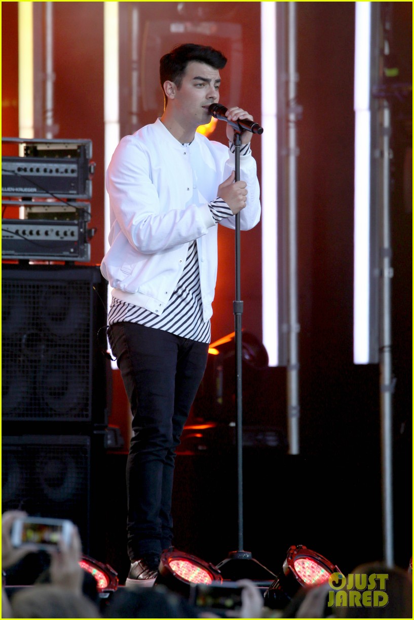 DNCE Rocks Out for Performance on 'Jimmy Kimmel Live!' | Photo 965472 ...