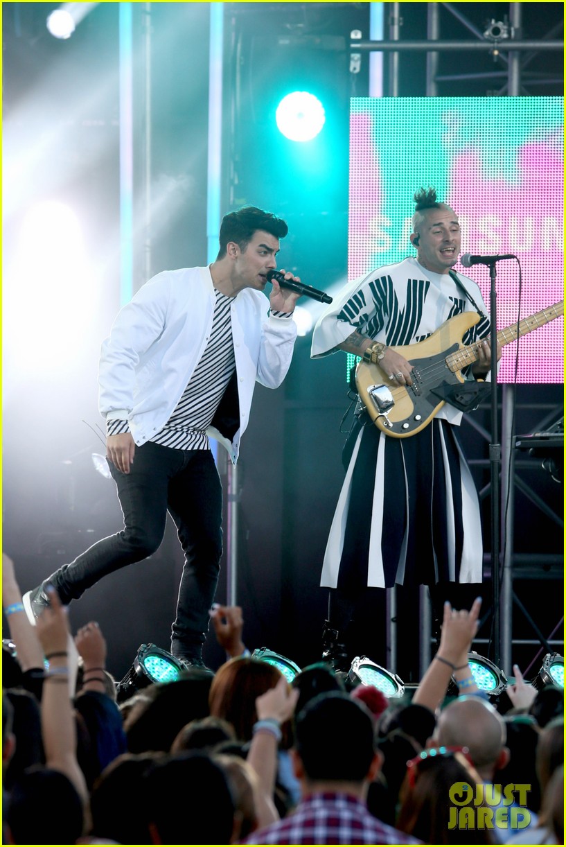 DNCE Rocks Out for Performance on 'Jimmy Kimmel Live!' | Photo 965473 ...