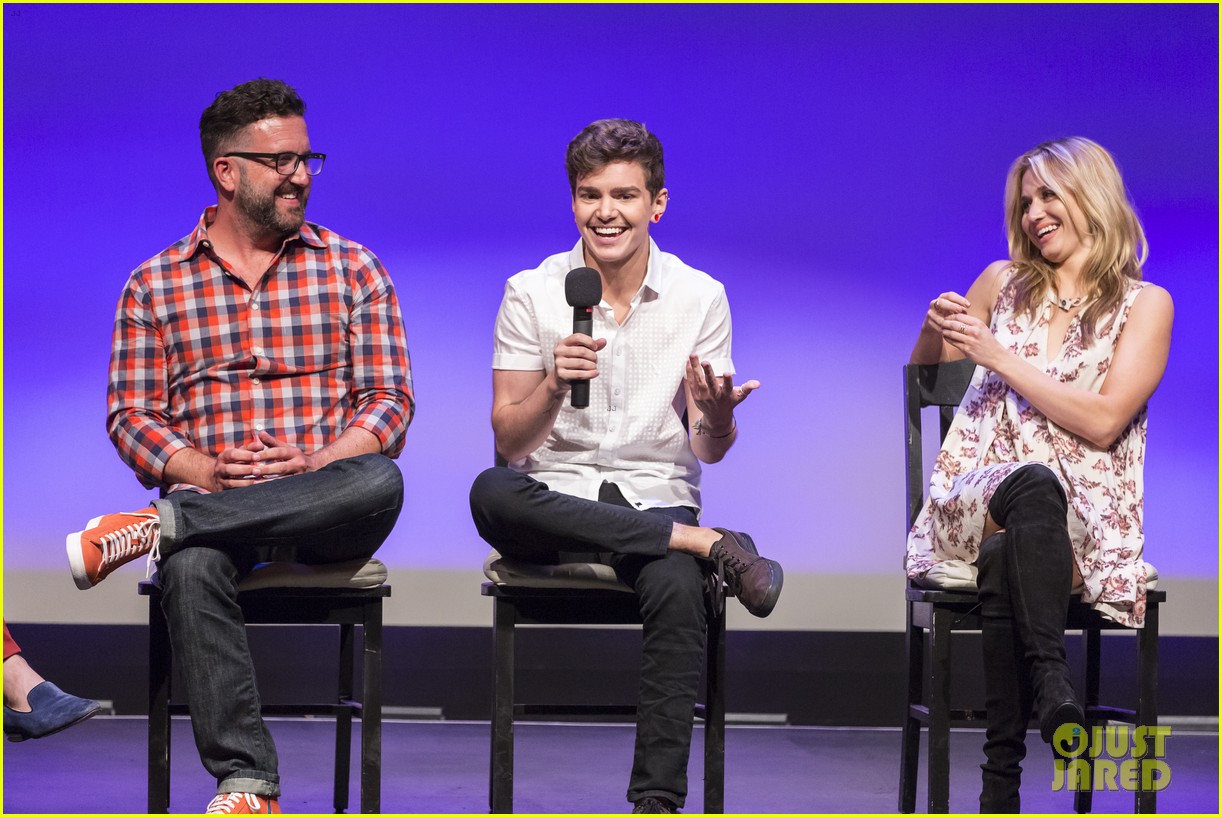 Rita Volk & 'Faking It' Co-Stars Attend LGBT Center Screening | Photo ...