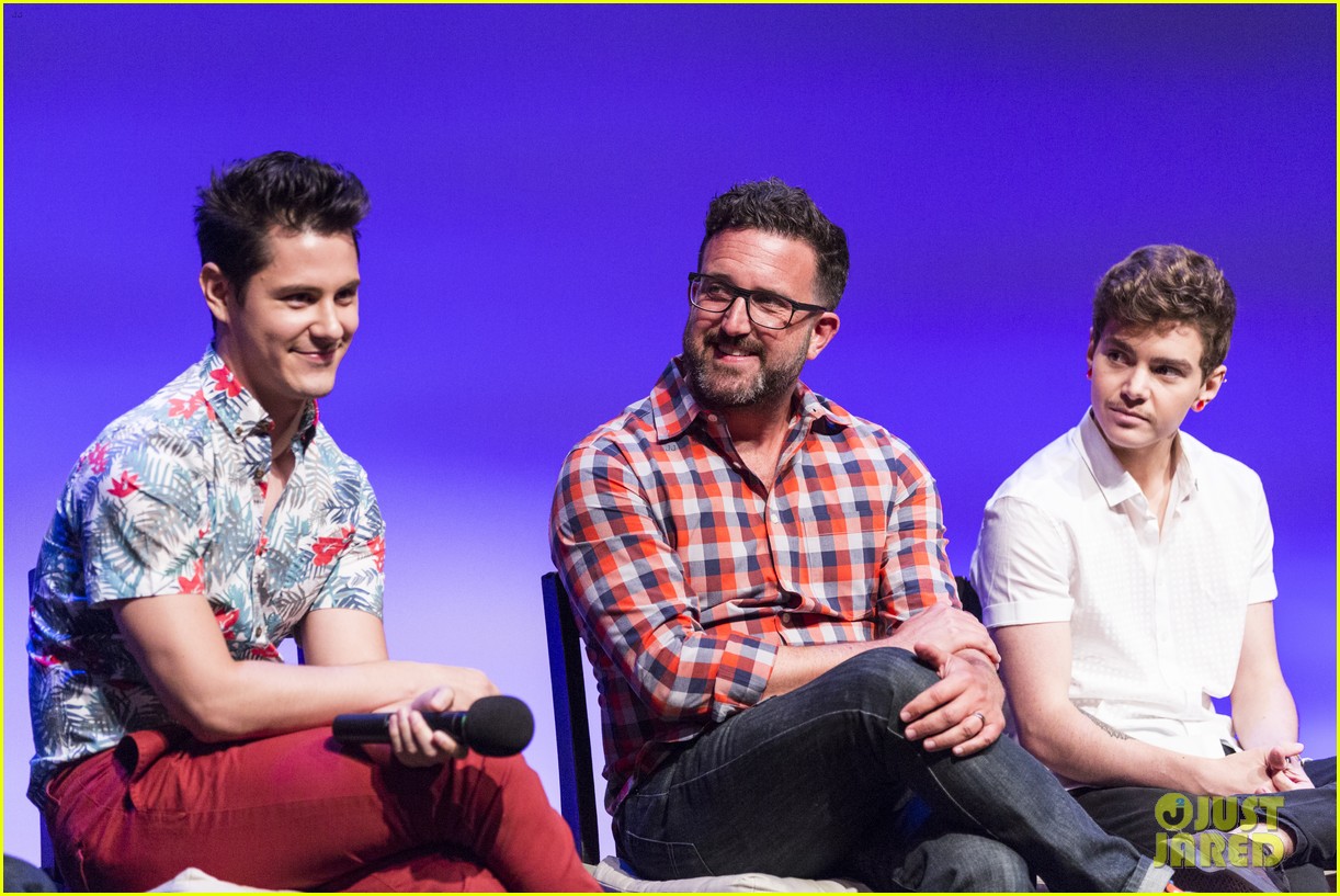 Rita Volk & 'Faking It' Co-Stars Attend LGBT Center Screening | Photo ...