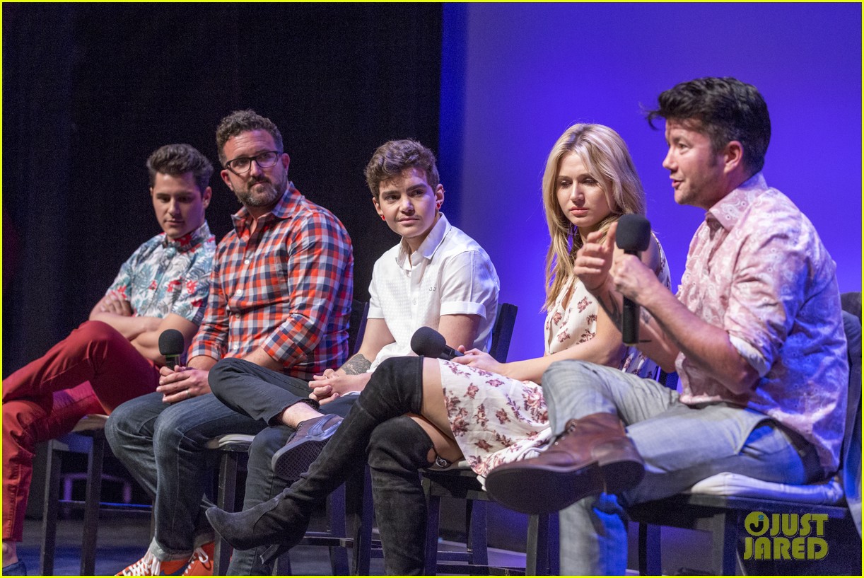 Rita Volk & 'Faking It' Co-Stars Attend LGBT Center Screening | Photo ...
