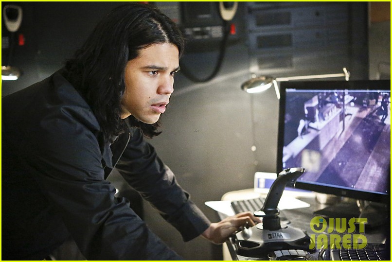 Barry Puts Himself in Danger on Tonight's 'The Flash' | Photo 964347 ...