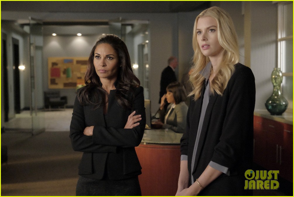 Liam & Camille Kiss on Tonight's 'Stitchers' | Photo 964423 - Photo ...