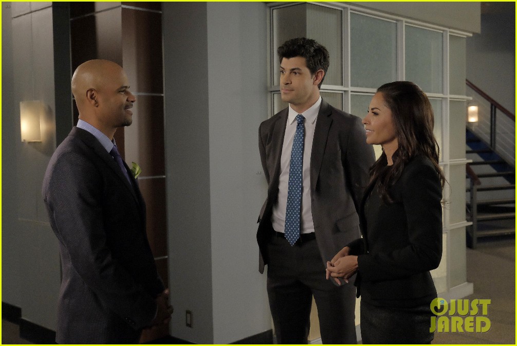 Liam & Camille Kiss on Tonight's 'Stitchers' | Photo 964428 - Photo ...