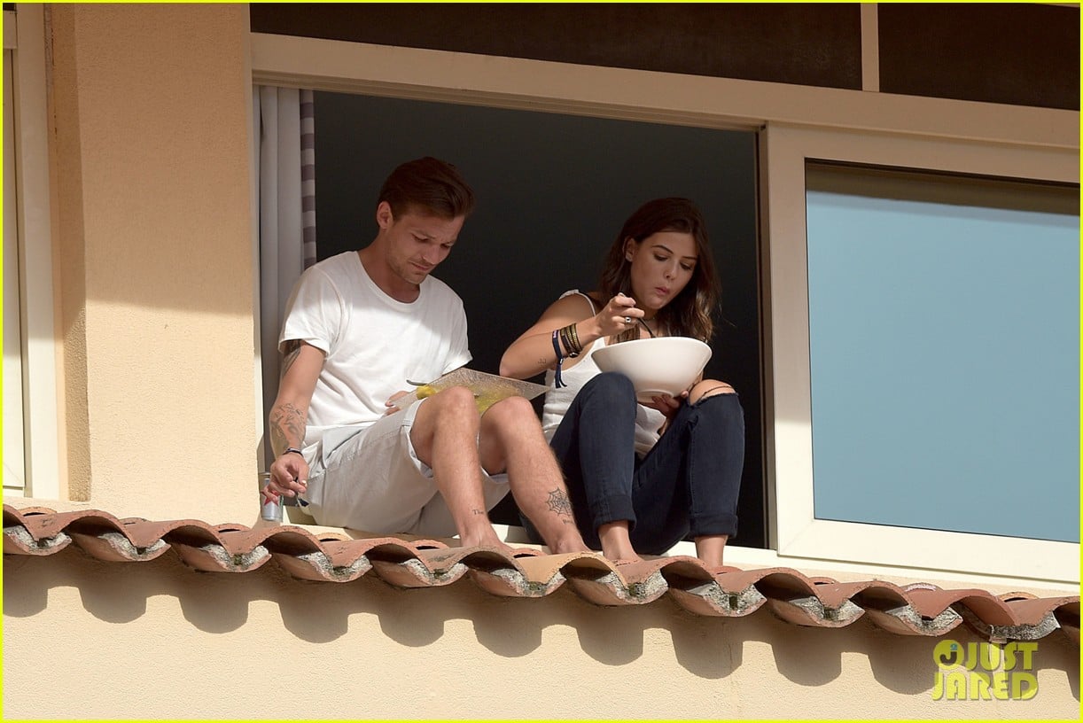 Louis Tomlinson Braves the Rain With Danielle Campbell for F1 Grand ...