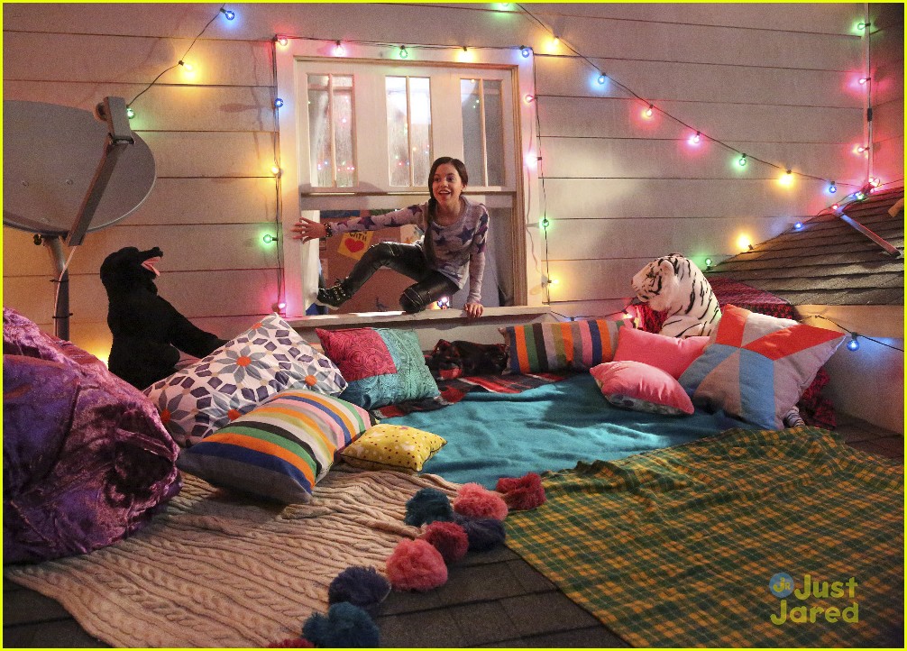 Full Sized Photo of stuck middle harleys comet stills 03 | Harley ...