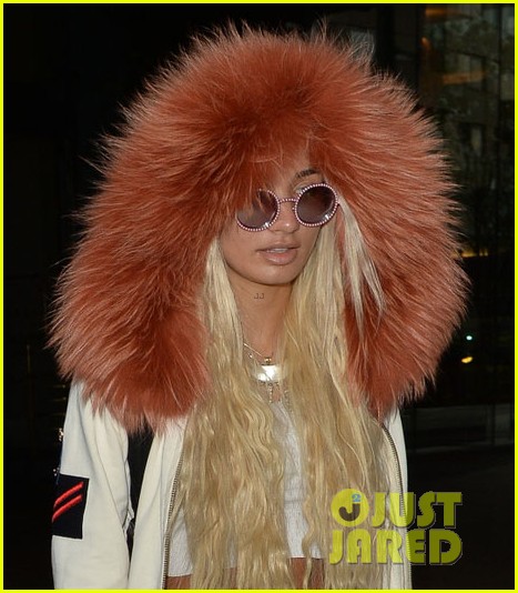 Pia Mia Turns Heads In Fur Trimmed Hoodie Photo 967829 Photo Gallery Just Jared Jr