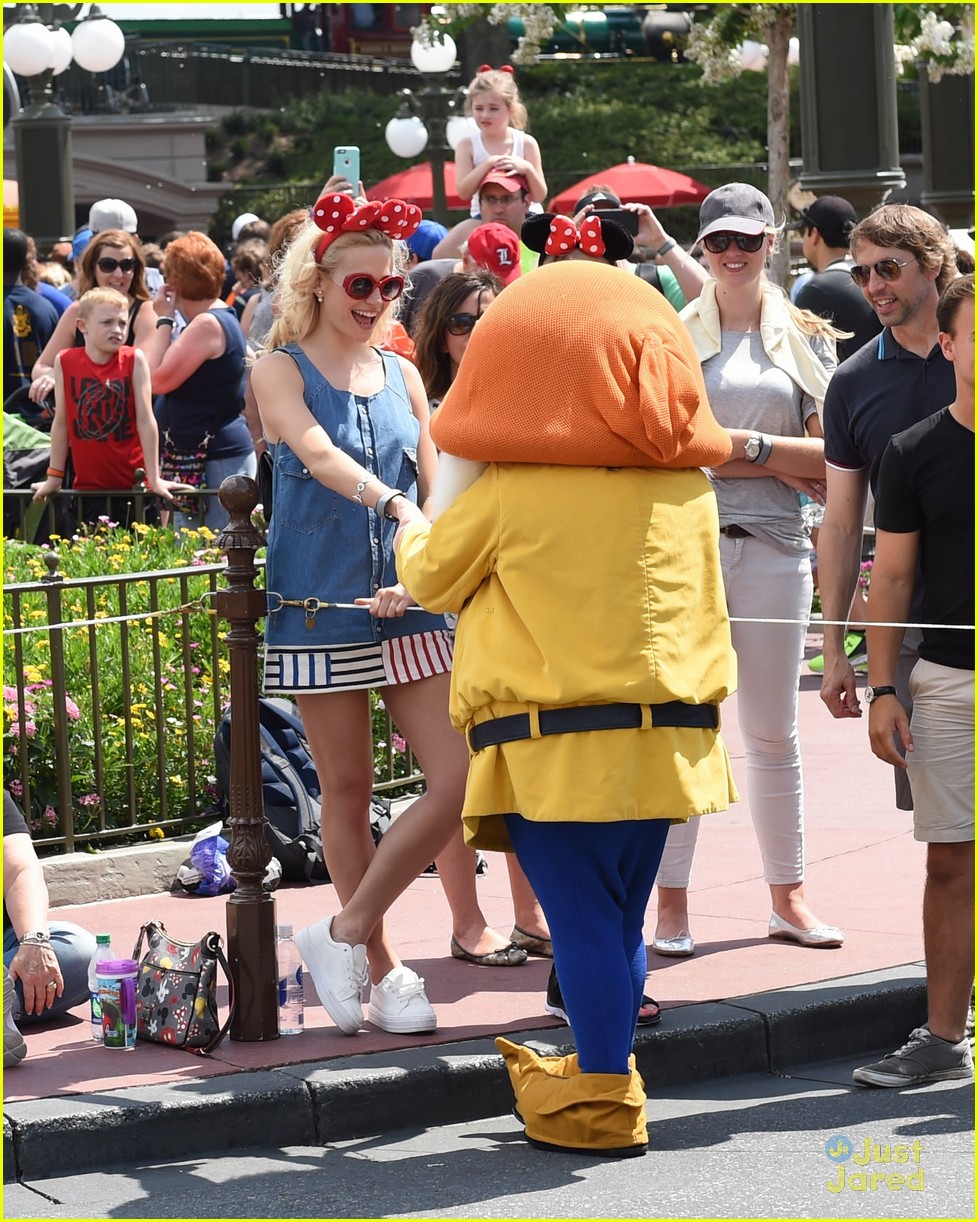 Pixie Lott & Oliver Cheshire Meet Mickey & Minnie During Disney World ...