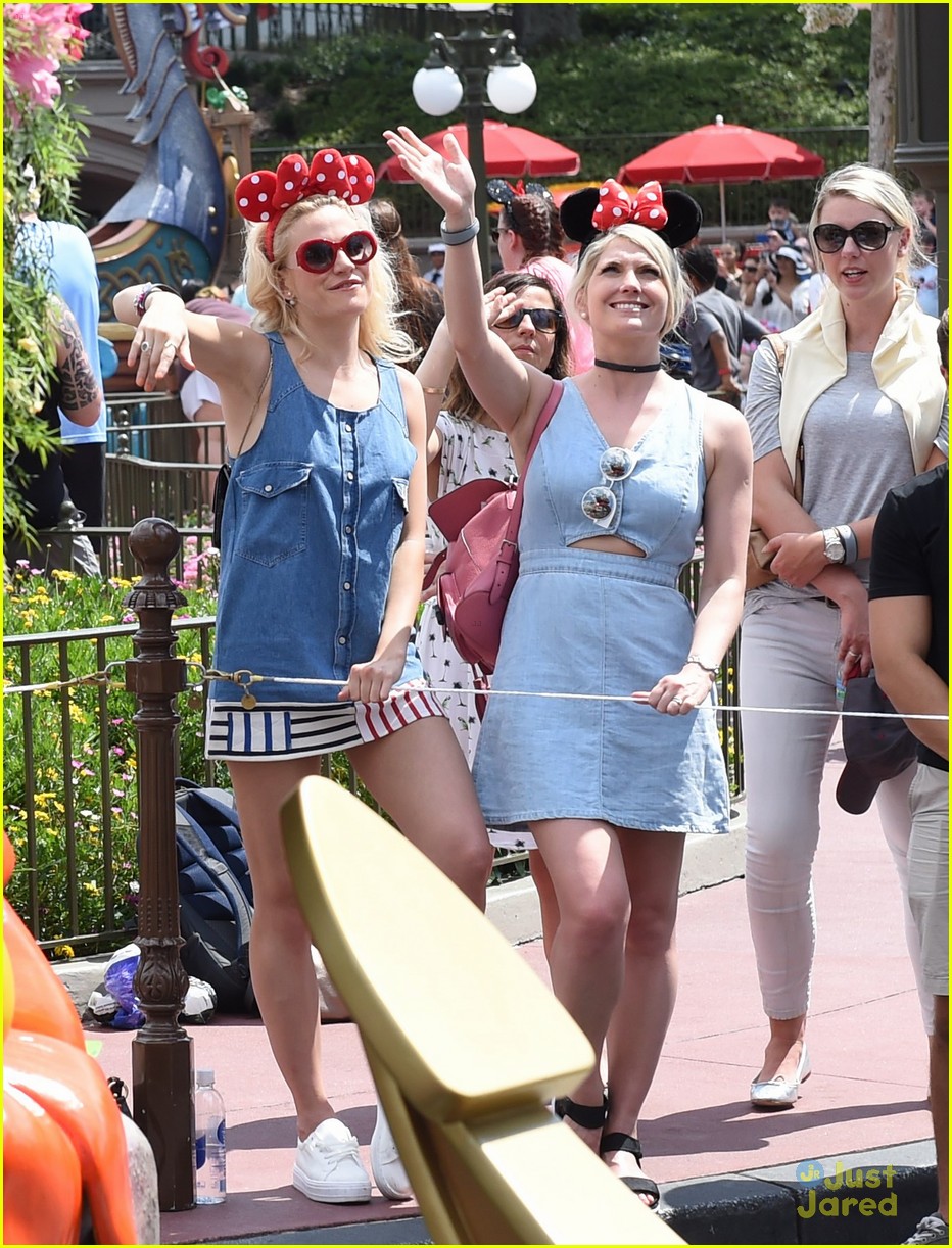 Pixie Lott & Oliver Cheshire Meet Mickey & Minnie During Disney World ...