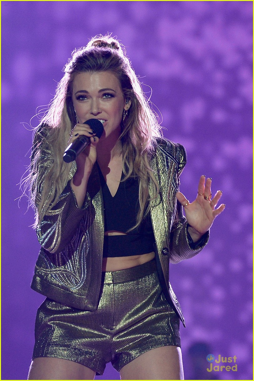 Rachel Platten Performs 'Fight Song' At Invictus Games Closing Ceremony ...