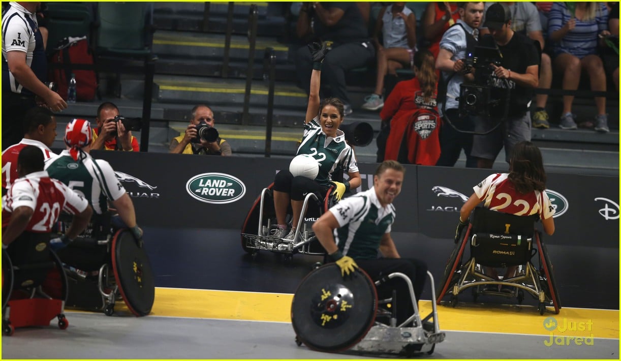 Shawn Johnson & Derek Hough Battle In Jaguar Land Rover Wheelchair ...