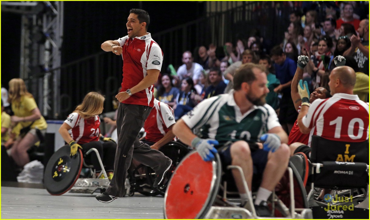 Shawn Johnson & Derek Hough Battle In Jaguar Land Rover Wheelchair ...