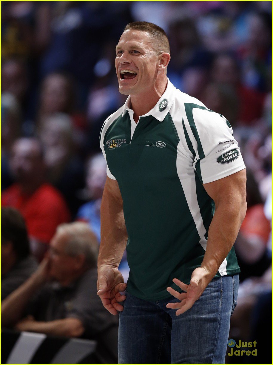 Shawn Johnson & Derek Hough Battle In Jaguar Land Rover Wheelchair ...