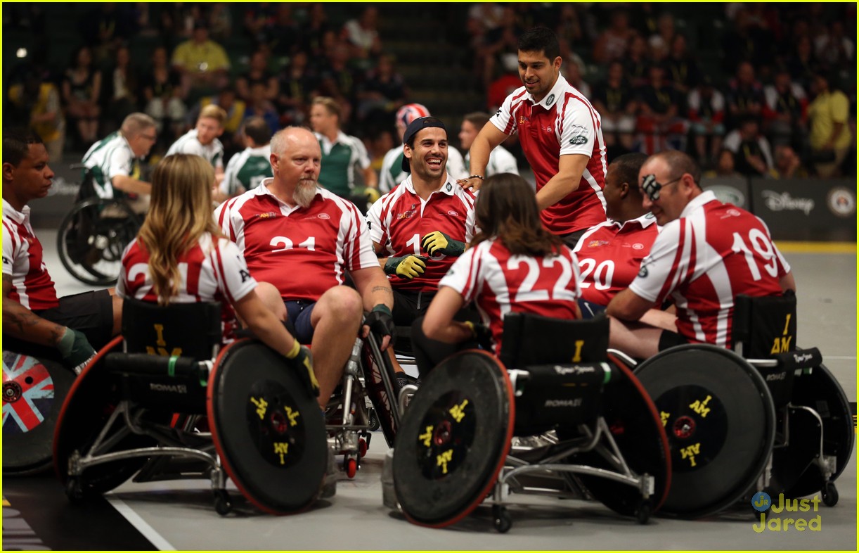 Shawn Johnson & Derek Hough Battle In Jaguar Land Rover Wheelchair ...