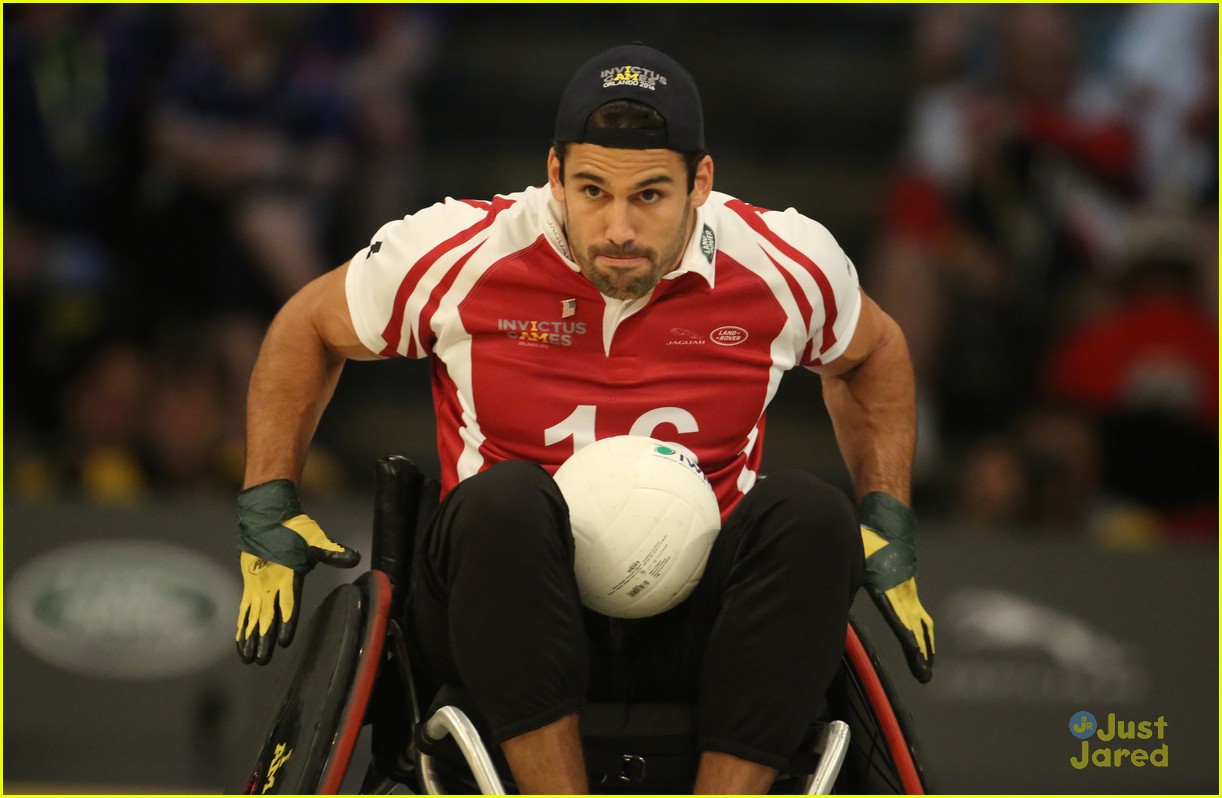 Shawn Johnson & Derek Hough Battle In Jaguar Land Rover Wheelchair ...