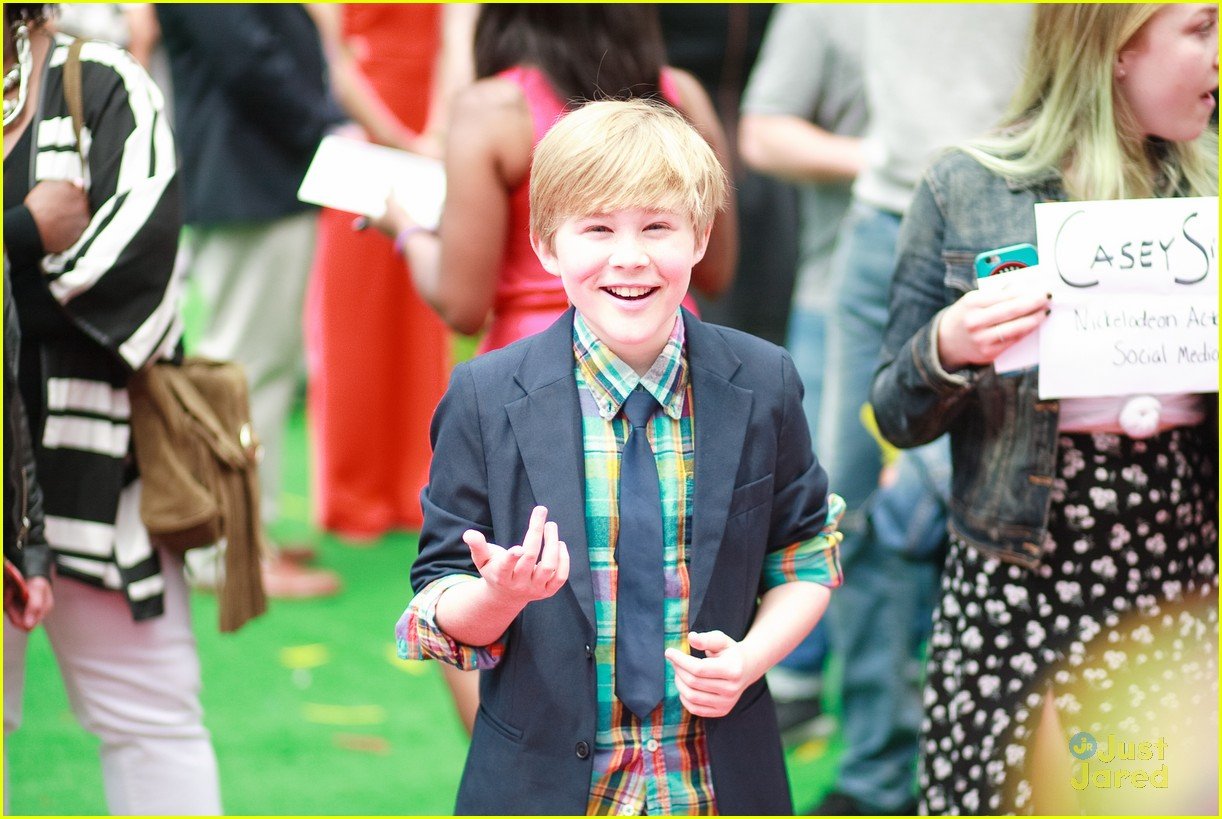 Skai Jackson & Calum Worthy Hit Up 'Angry Birds' Premiere With Brec ...