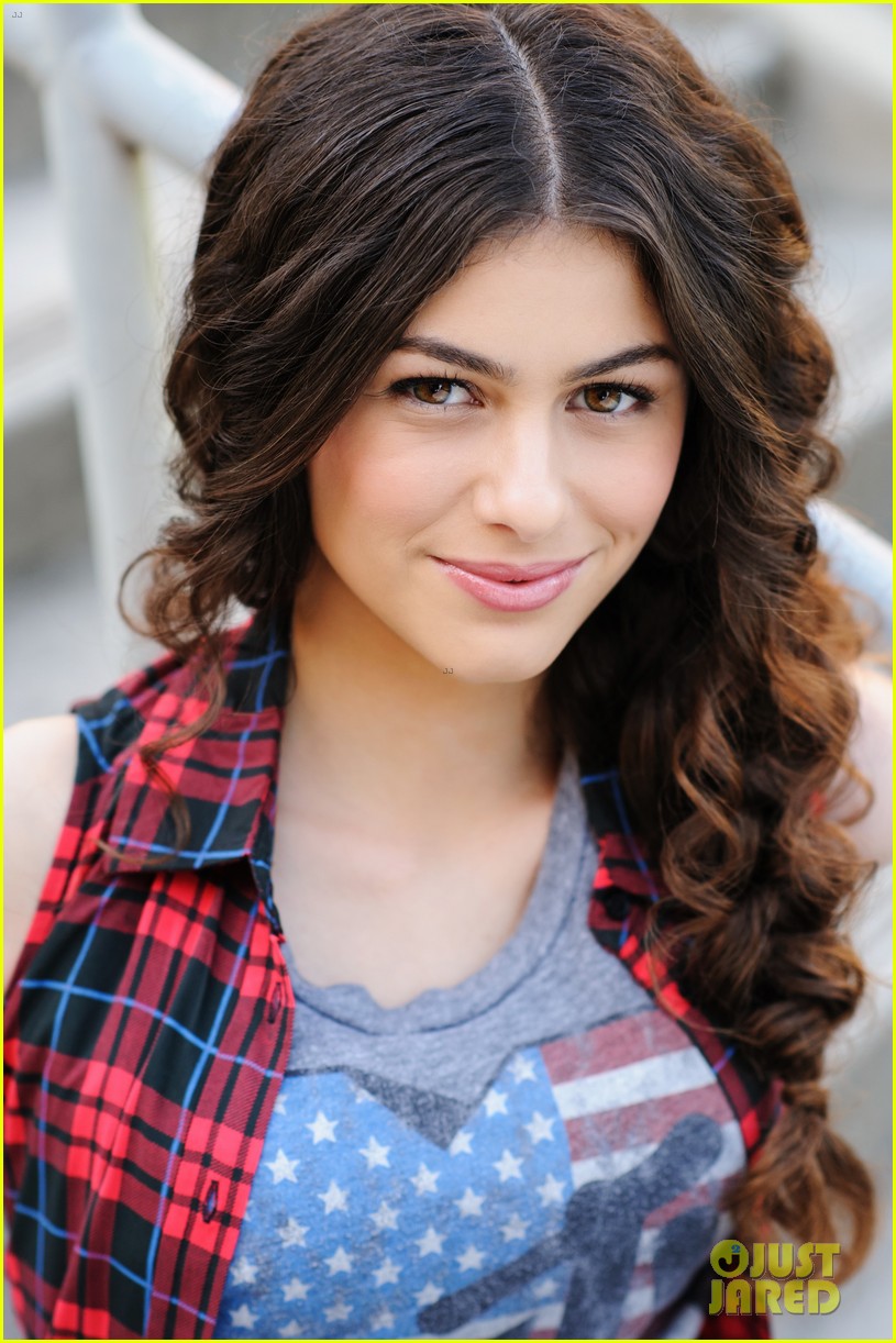 Bloodline's Taylor Rouviere is a Huge Taylor Swift Fan & More Fun Facts ...