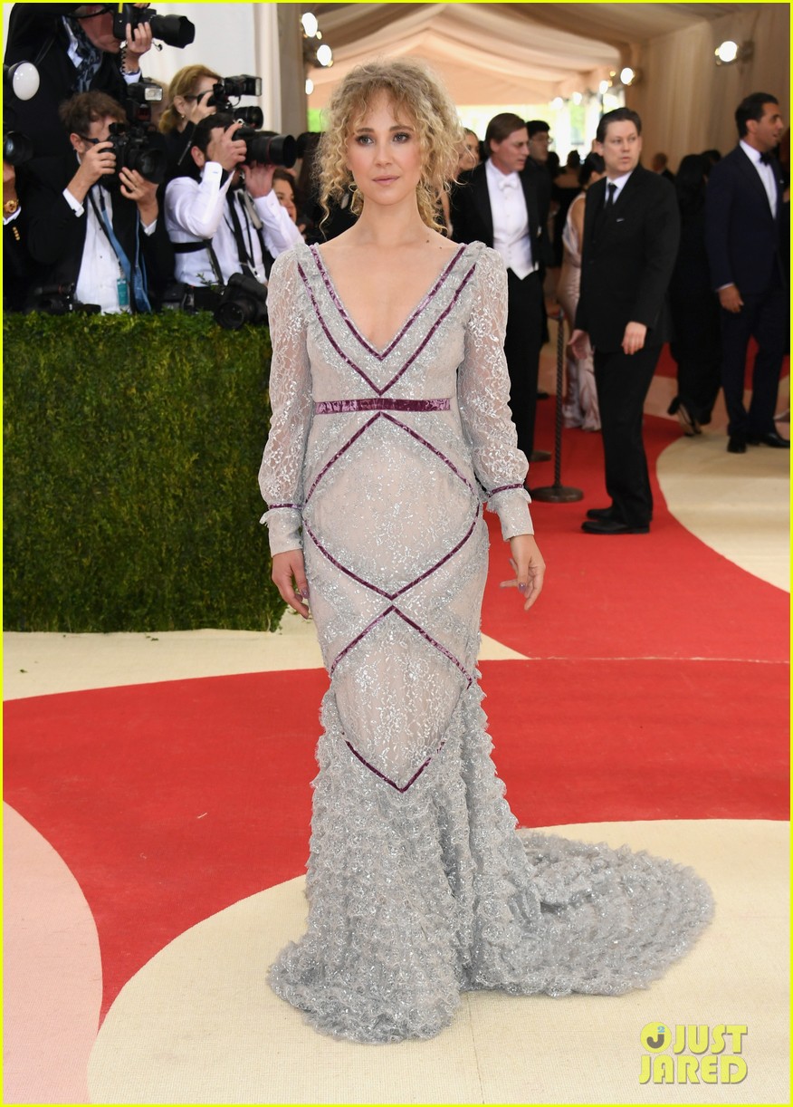 Juno Temple & Tavi Gevinson Get Glam for Met Gala 2016 | Photo 964509 ...