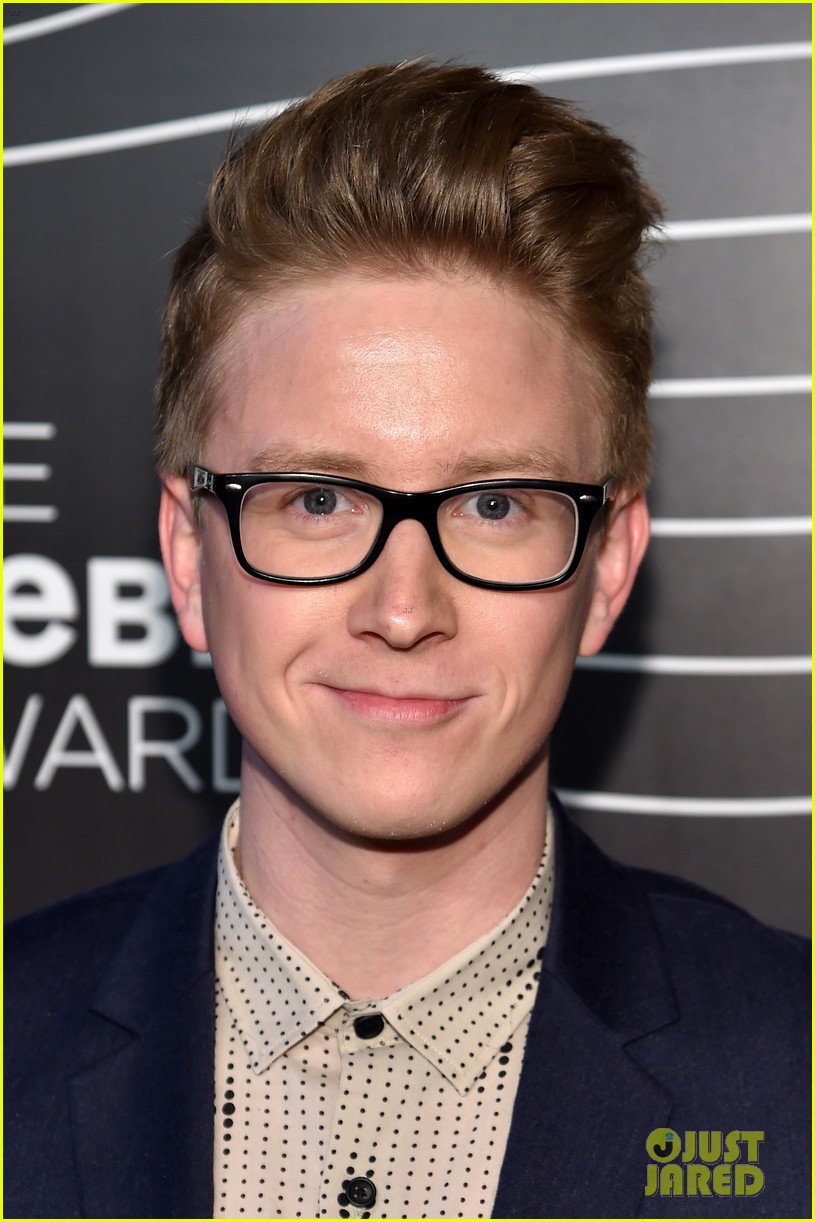 Tyler Oakley Wins Best Web Personality at Webby Awards 2016 | Photo ...