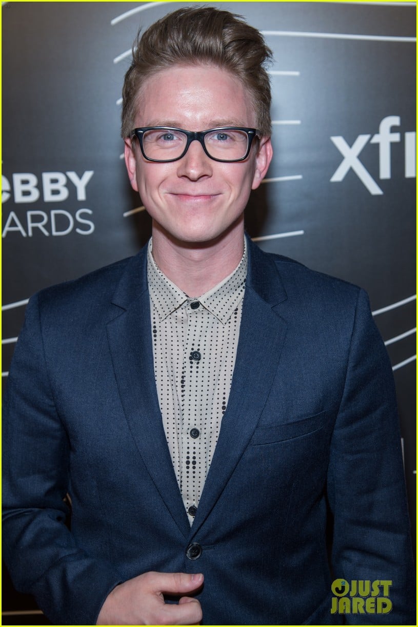 Tyler Oakley Wins Best Web Personality at Webby Awards 2016 | Photo ...