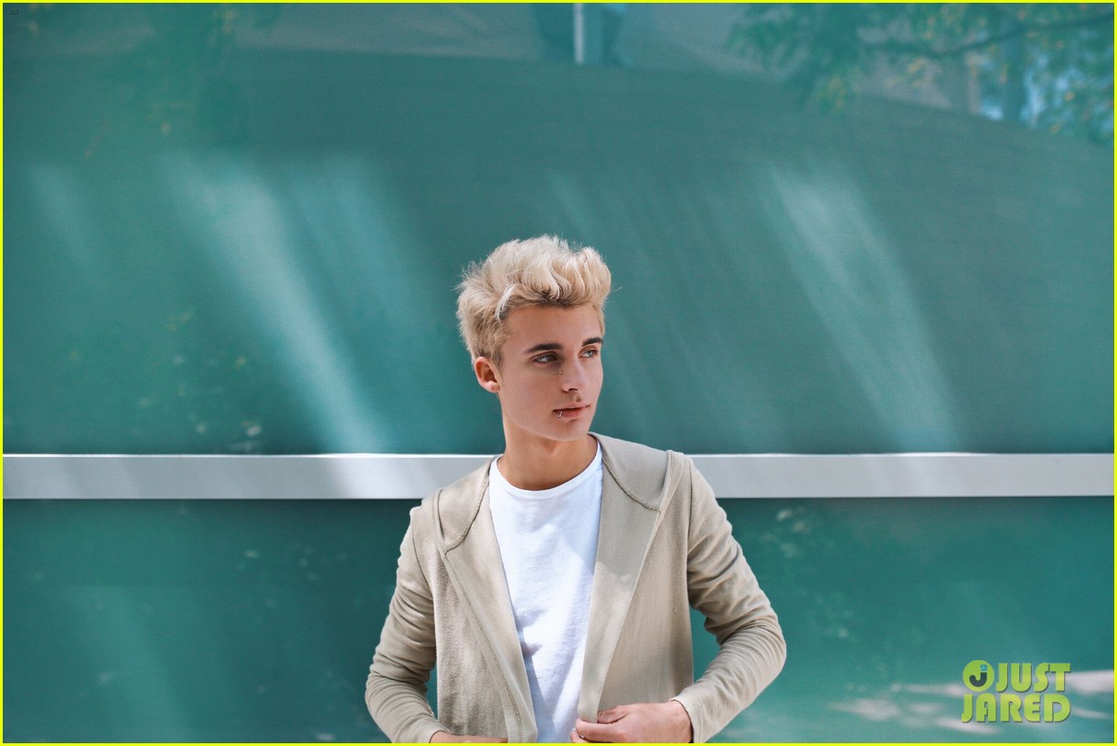 Christian Collins Shares 10 Fun Facts & Previews His New Song 'Amazing ...