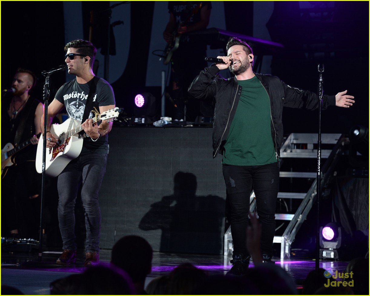 Full Sized Photo of dan shay good time fl concert 01 | Dan & Shay On ...