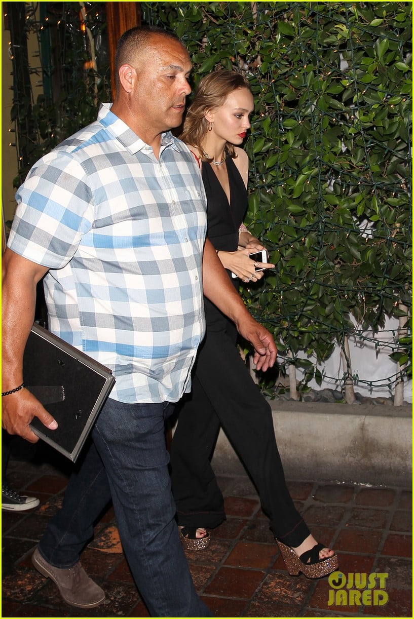 Full Sized Photo of johnny depp has family dinner with lily rose 04 ...