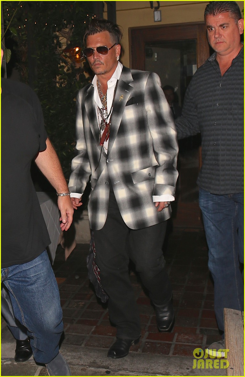 Lily-Rose Depp Grabs Dinner With Dad Johnny Depp | Photo 990264 - Photo ...