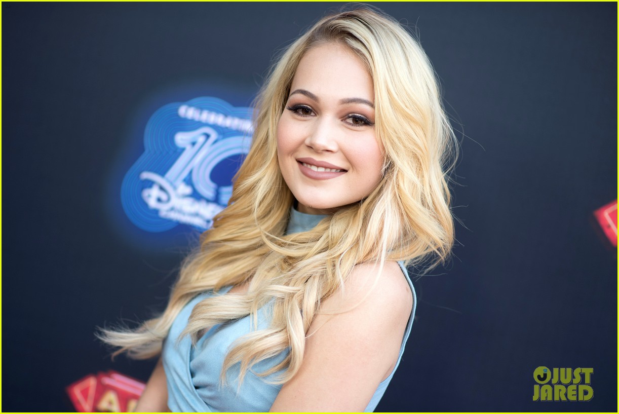 Disney Channel Stars Step Out to Watch the 100th DCOM! | Photo 987653 ...