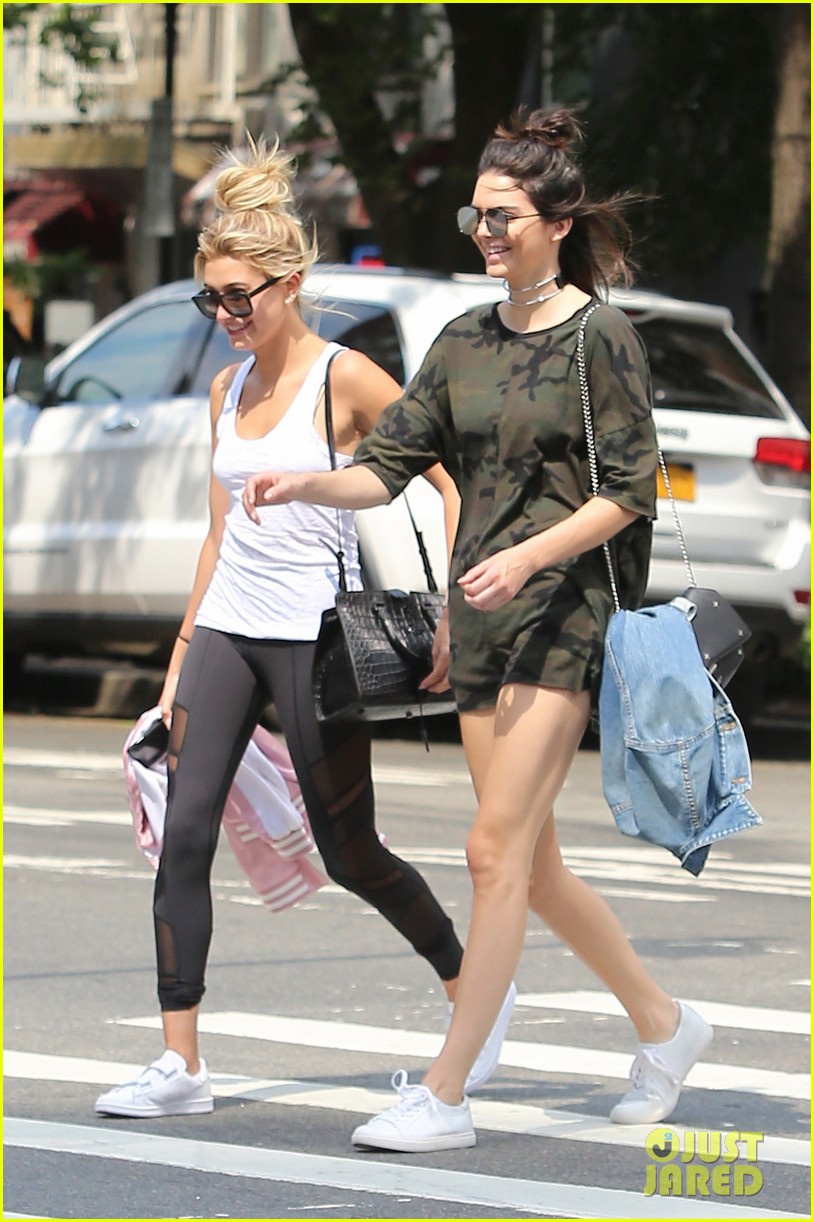 Hailey Baldwin Calls Drake a 'Great Friend' | Photo 986580 - Photo ...