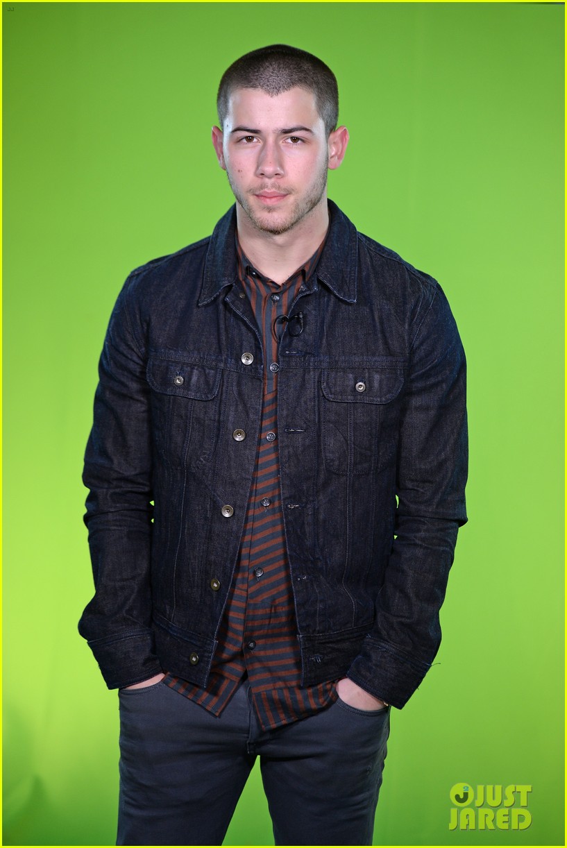 Nick Jonas Performs a 'Sole' Session for Creative Recreation | Photo ...