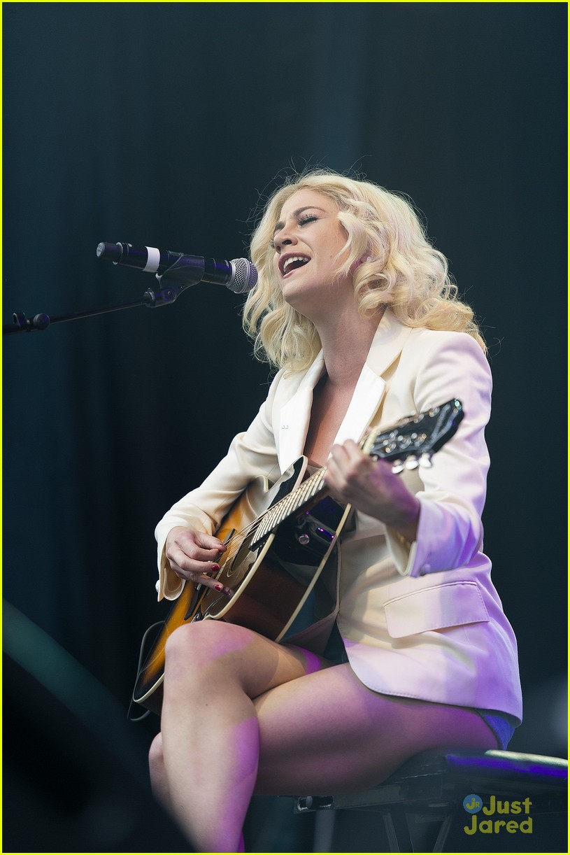 Pixie Lott Raves About Dublin Before West End Live Performance | Photo ...