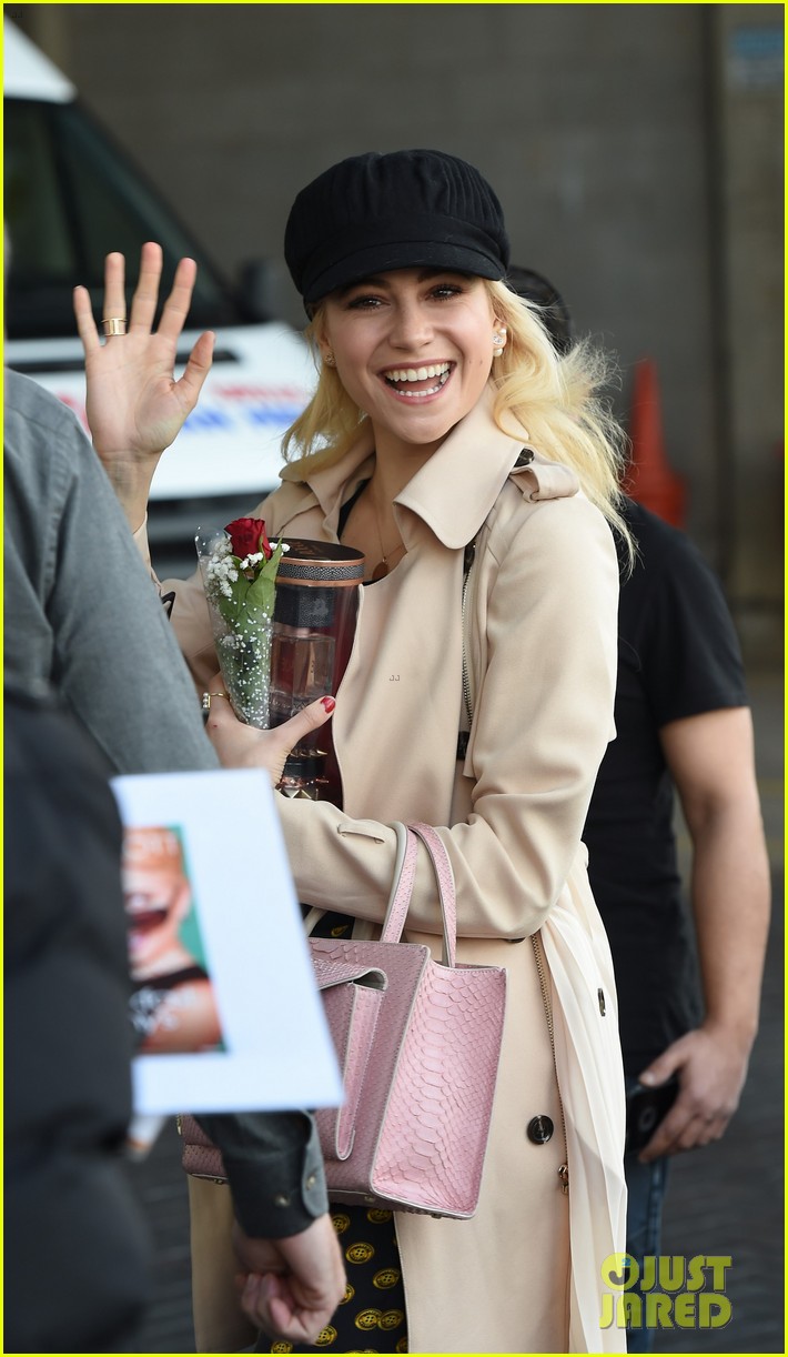 Pixie Lott Meets a Fan Who Has Her Face Tattooed on Himself! | Photo ...