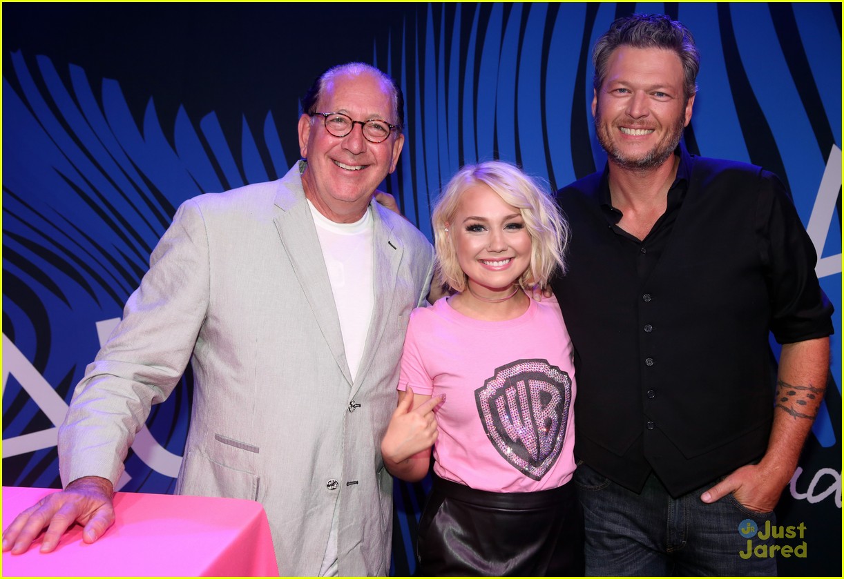 RaeLynn Signs With Warner Music Nashville! | Photo 981275 - Photo ...