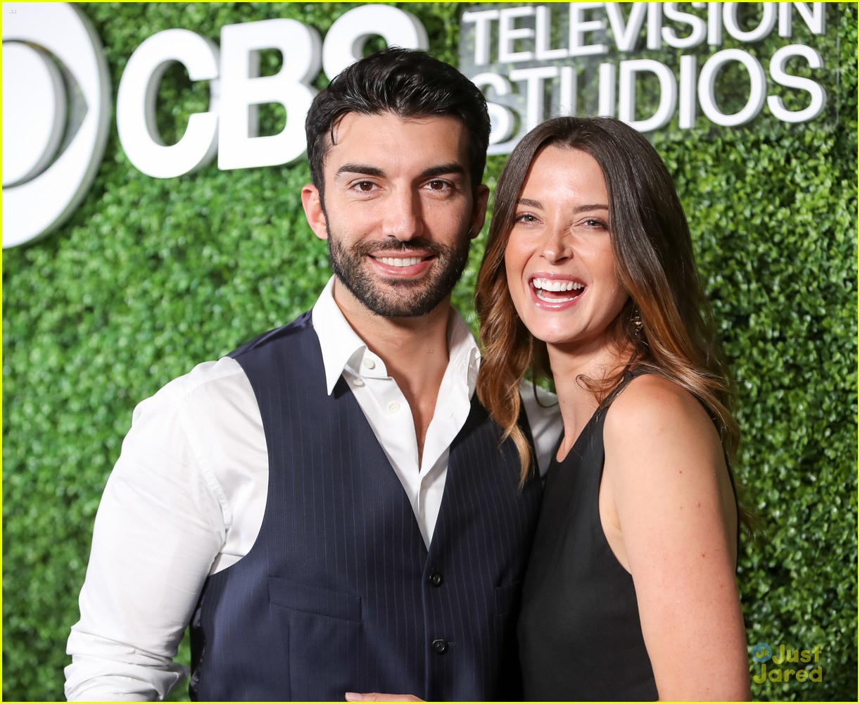 Adelaide Kane, Rachel Skarsten & Yael Grobglas Glam Up CBS' Summer ...