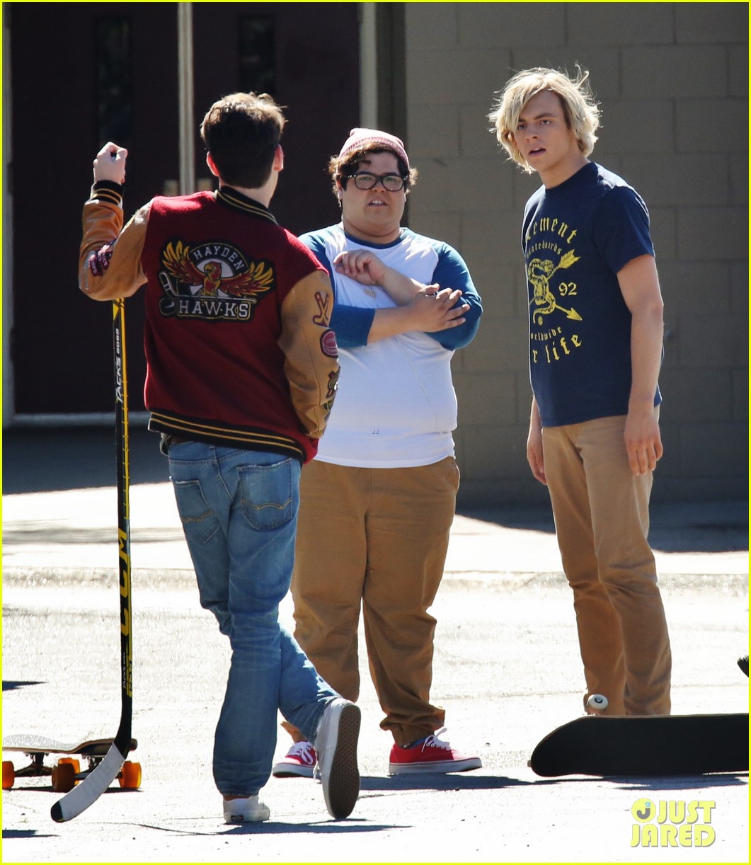 Ross Lynch Skateboards on the 'Status Update' Set With Gregg Sulkin ...