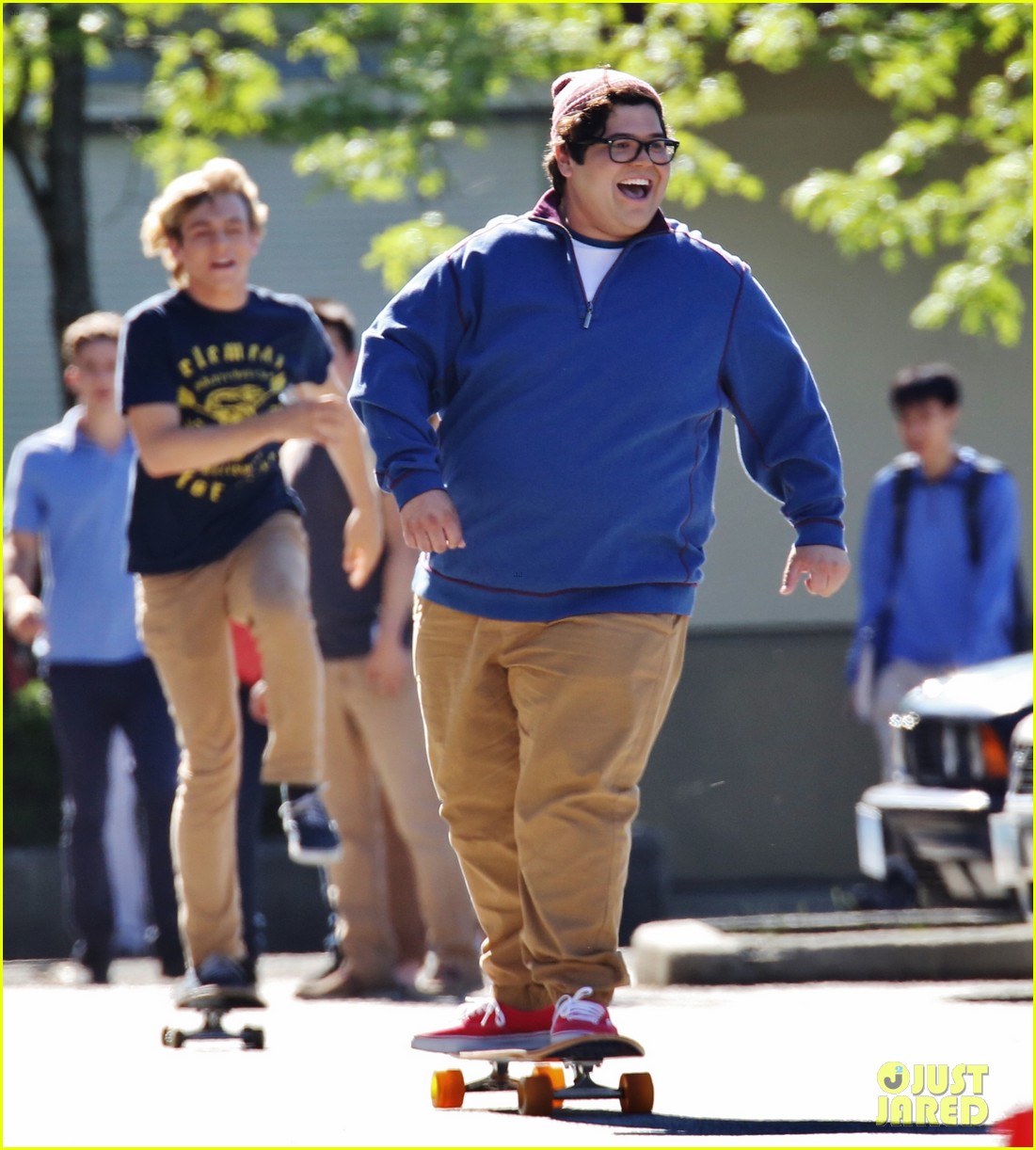 Ross Lynch Skateboards on the 'Status Update' Set With Gregg Sulkin ...