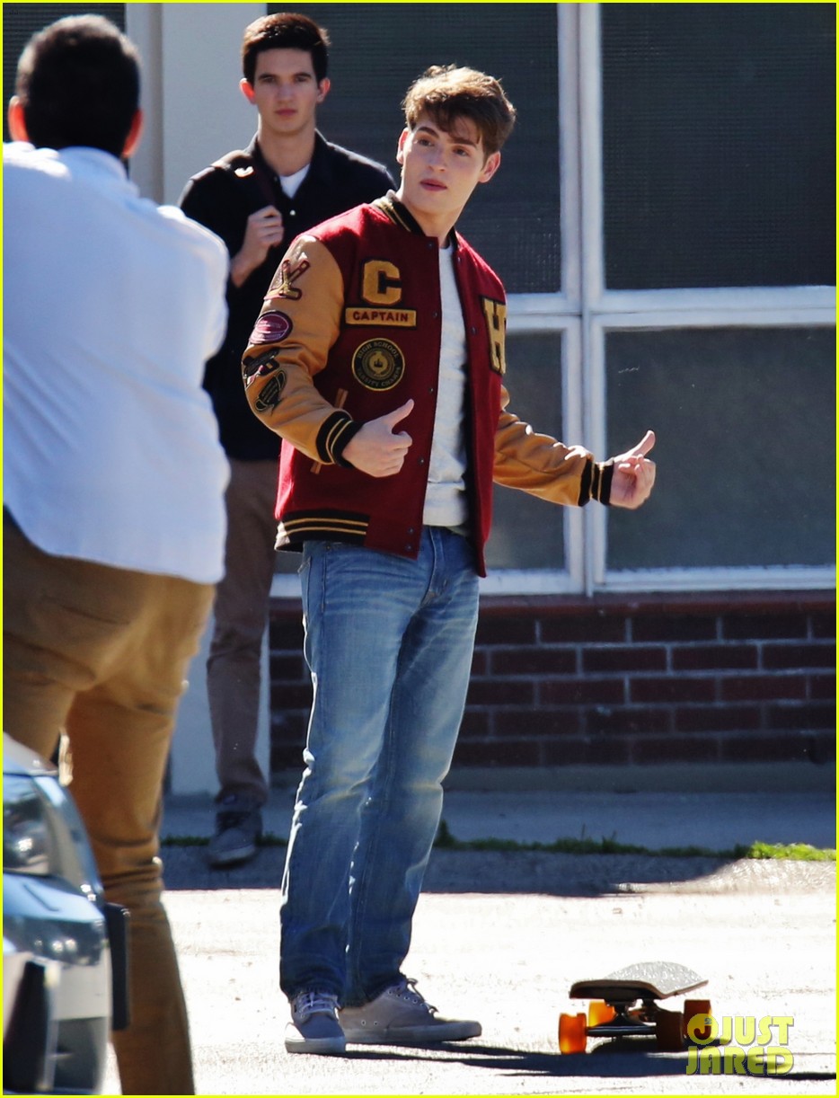 Ross Lynch Skateboards on the 'Status Update' Set With Gregg Sulkin ...