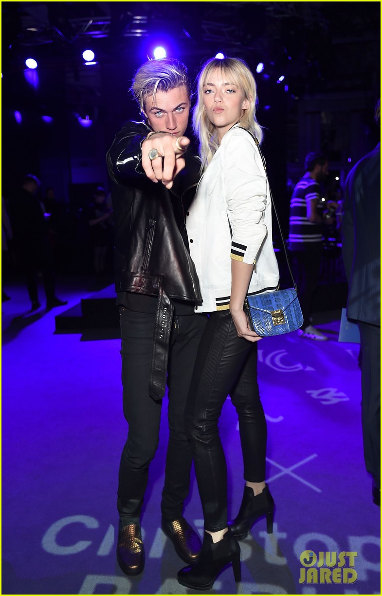 Lucky Blue & Pyper America Sit Front Row at London Fashion Show | Photo ...