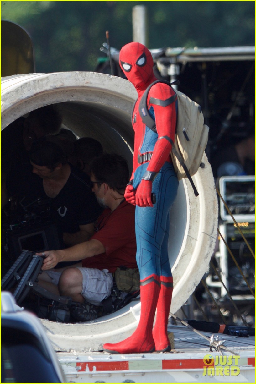 Tom Holland Looks Hot in His Spider-Man Suit - First Look Photos ...