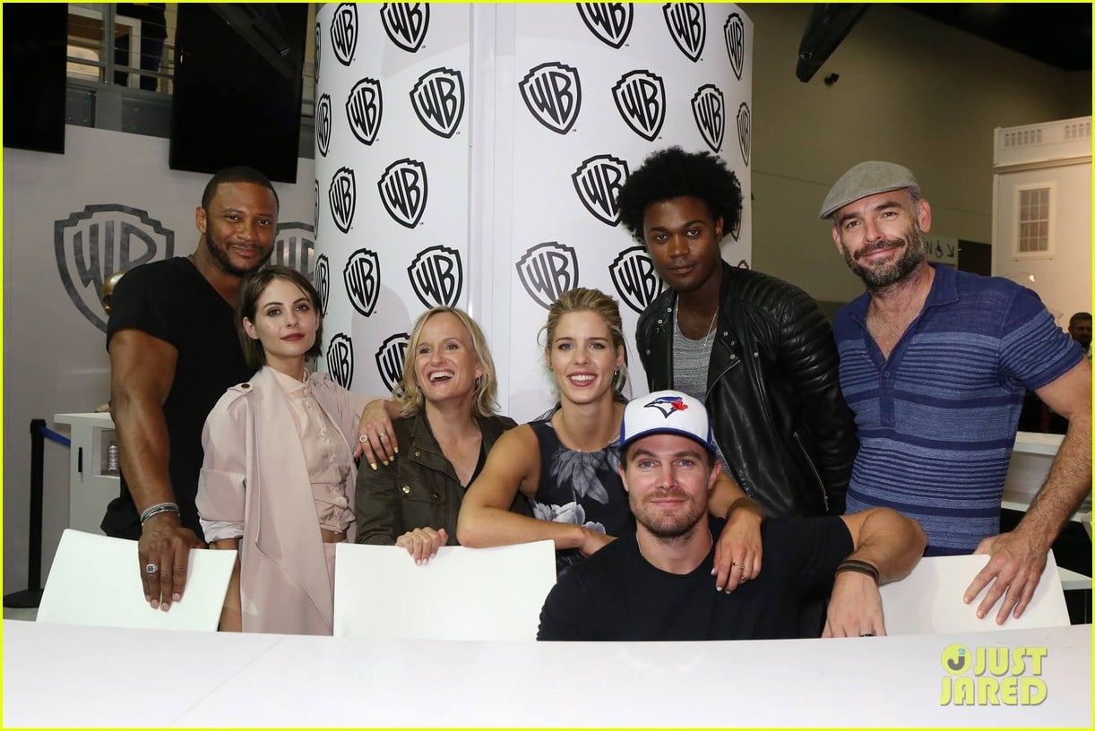 Stephen Amell & Emily Bett Rickards Reveal 'Arrow' Season 5 First Look ...
