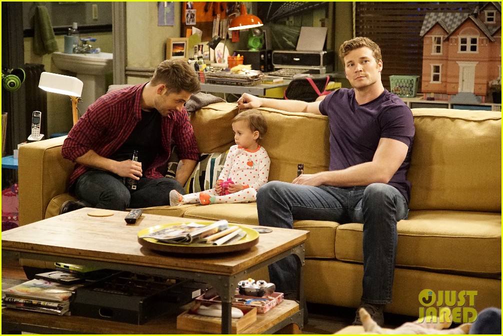 Ben & Riley Kiss on Tonight's 'Baby Daddy'! | Photo 991845 - Photo ...