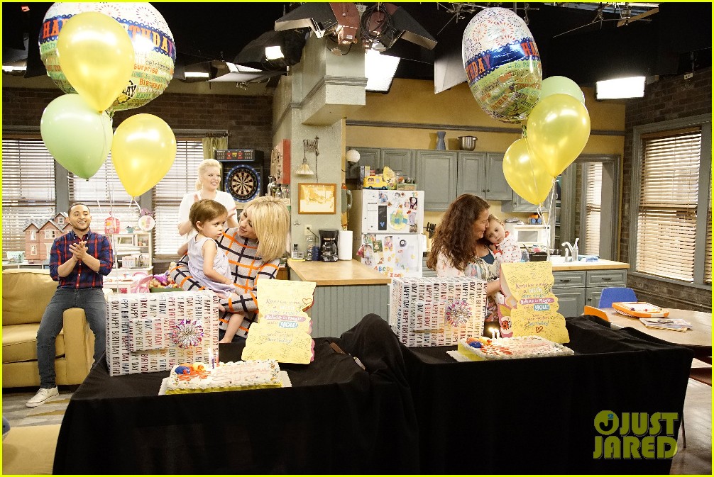 Ben & Riley Kiss on Tonight's 'Baby Daddy'! | Photo 991846 - Photo ...