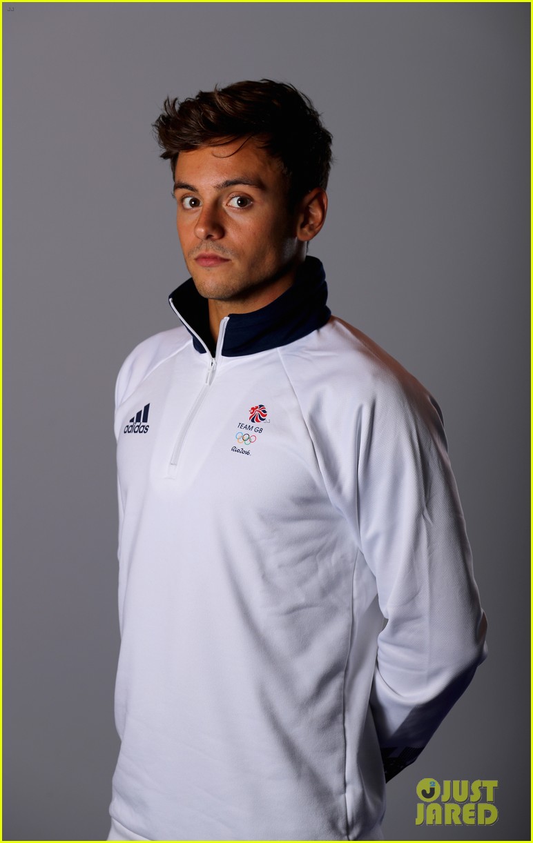 Tom Daley Poses in His Team GB Olympic Apparel! | Photo 991366 - Photo ...
