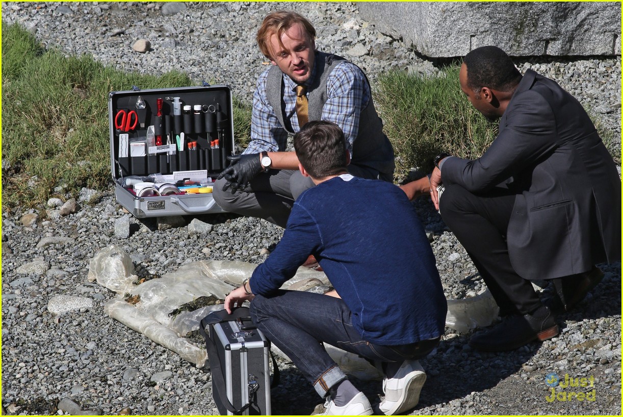 Grant Gustin Wears Flash Shirt To Talk 'The Flash' at Comic-Con | Photo ...