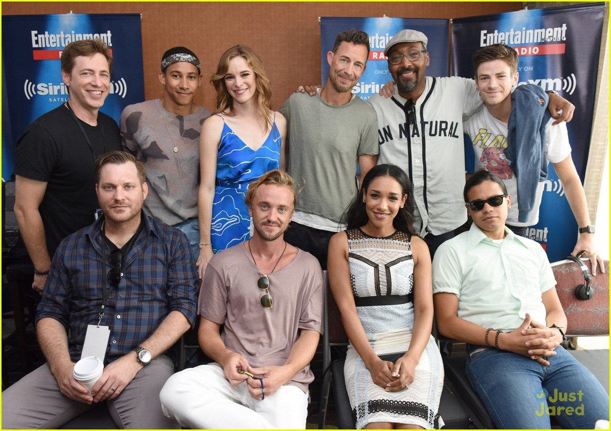Grant Gustin Wears Flash Shirt To Talk 'The Flash' at Comic-Con | Photo ...