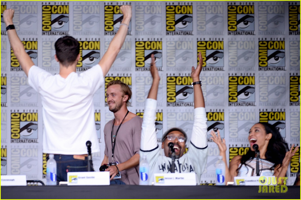 Grant Gustin Wears Flash Shirt To Talk 'The Flash' at Comic-Con | Photo ...