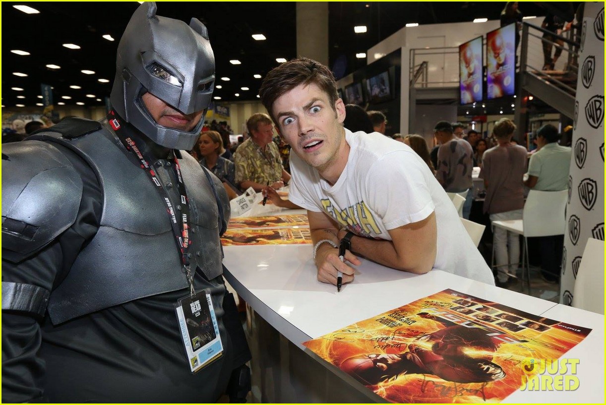 Grant Gustin Wears Flash Shirt To Talk 'The Flash' at Comic-Con | Photo ...