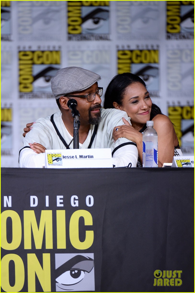 Grant Gustin Wears Flash Shirt To Talk 'The Flash' at Comic-Con | Photo ...